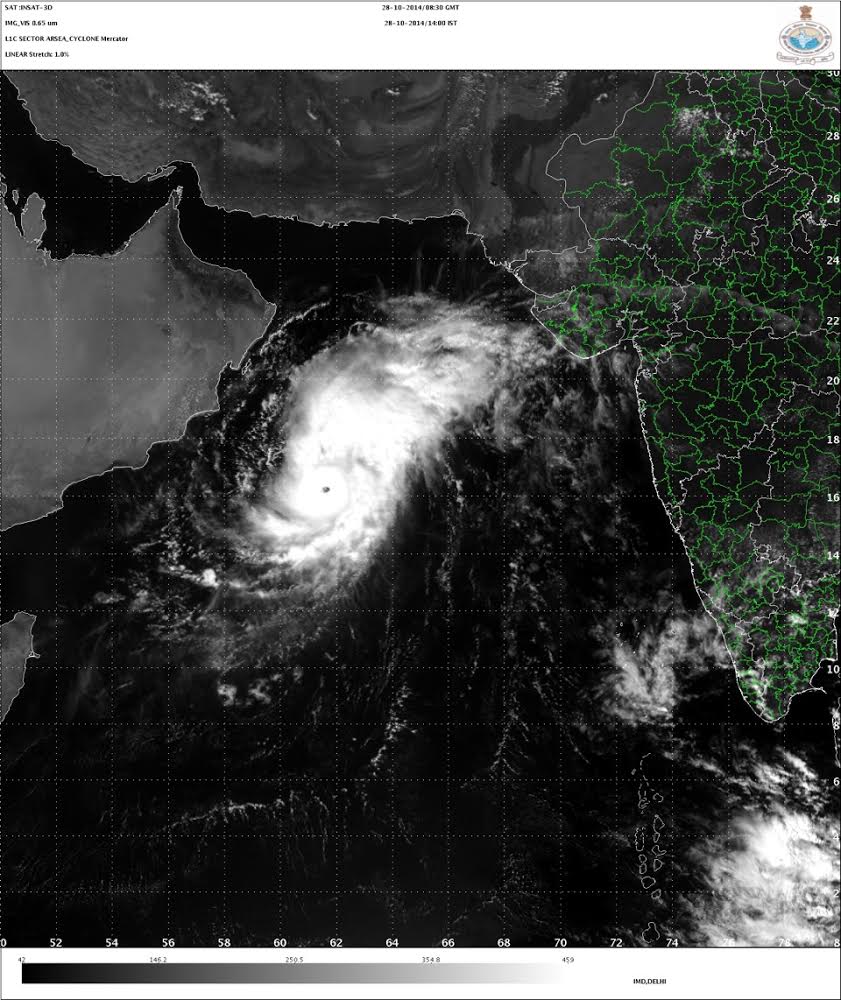 Cyclone NilofarÃ”Ã‡Ã–s threat to Oman and Gujarat decreases
